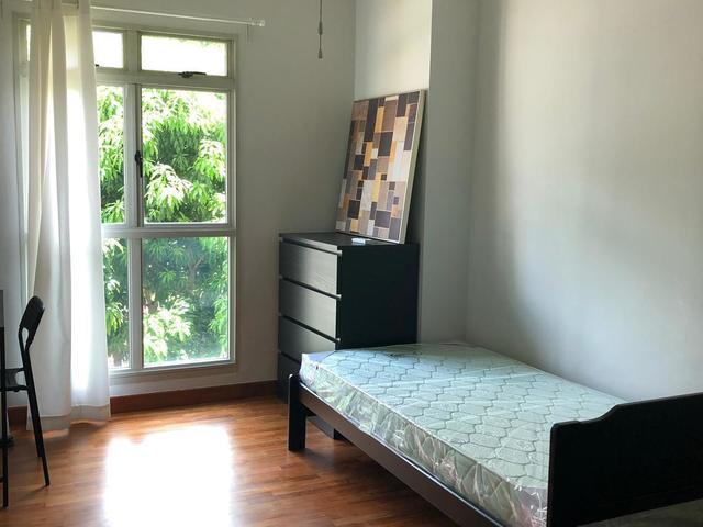 Room for rent Punggol, Singapore - Bright and airy common room for rent