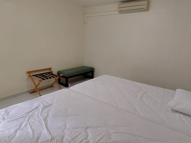 Room for rent Marsiling, Singapore - Huge common room for rental