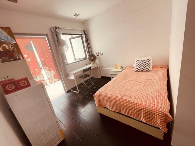 Room for rent Farrer Park, Singapore - Common Room with Private Balcony ...