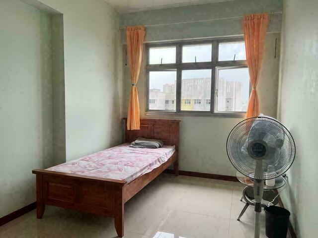 Room for rent Sembawang, Singapore - Female environment ..Nice Common ...