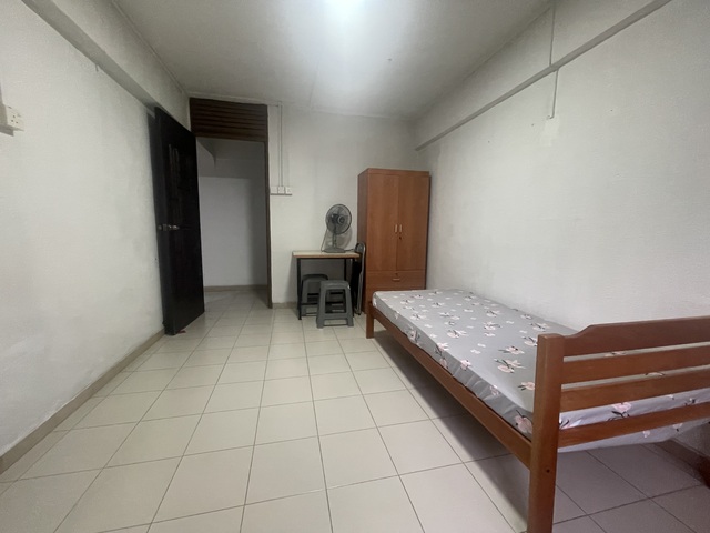 Room for rent Yishun, Singapore - 733 Yishun Avenue 5 普通房出租 big common room