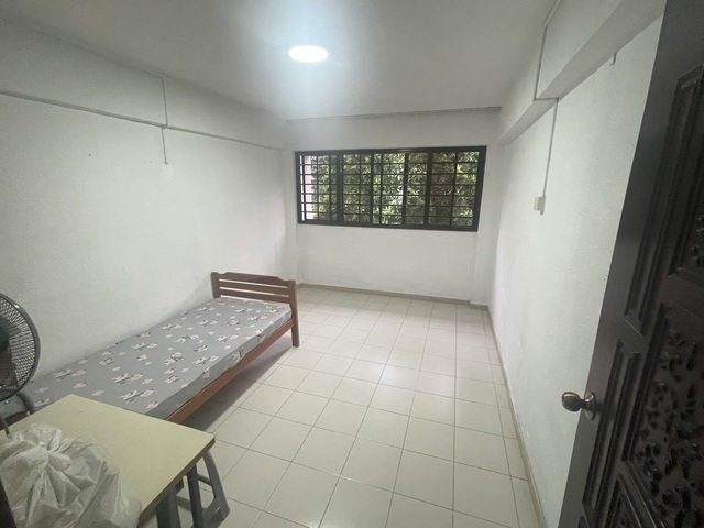 Room for rent Yishun, Singapore - 733 Yishun Avenue 5 普通房出租 big common room