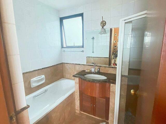 Room for rent Geylang, Singapore - Nice condo Spacious Master room high ...