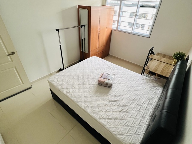 Room for rent Bukit Batok, Singapore - Near MRT clean and cosy common ...