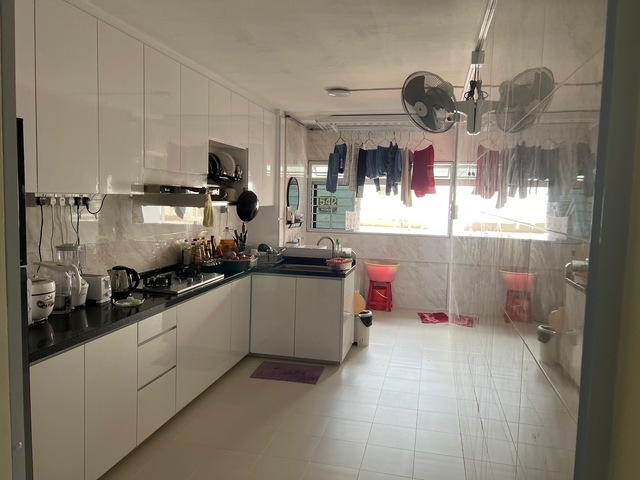 Room for rent Jurong West, Singapore - 3 Ppl Shared Master Room