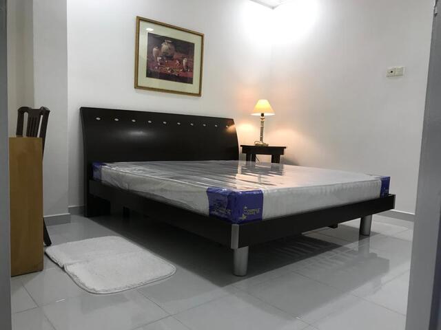 Room for rent Geylang, Singapore - Master room @ Aljunied, Dakota ...