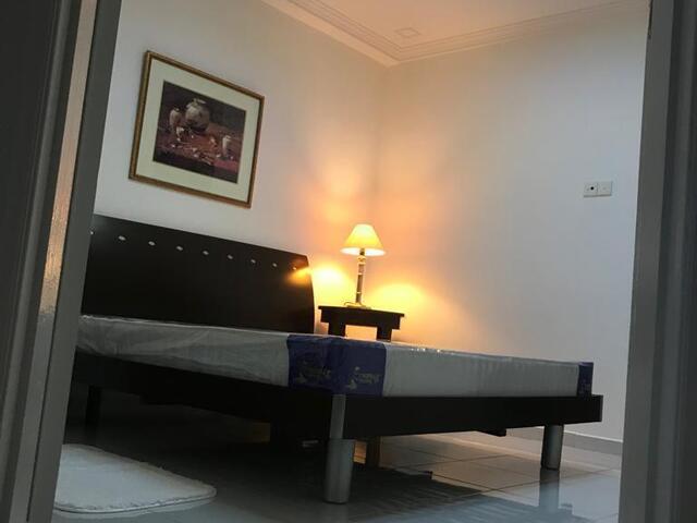 Room for rent Geylang, Singapore - Master room @ Aljunied, Dakota ...