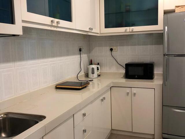 Room for rent Geylang, Singapore - Master room @ Aljunied, Dakota ...
