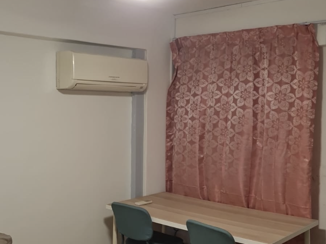 Room for rent Queenstown, Singapore - Room rental for single male only