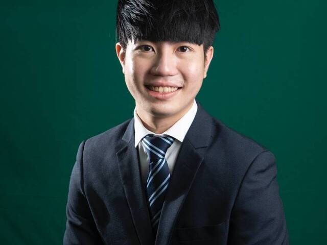 Roommates in Central Singapore