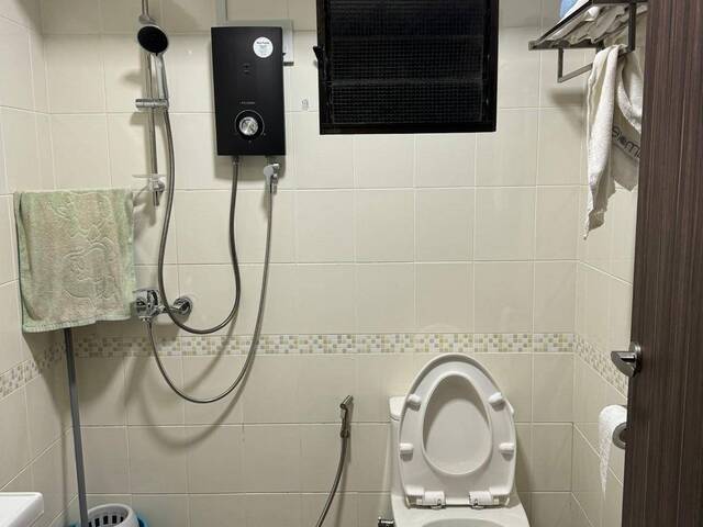 Room for rent Sengkang, Singapore - Near Fernvale LRT! Common room at ...