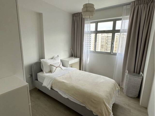 Room for rent Punggol, Singapore - Common Bedroom with Private Bathroom