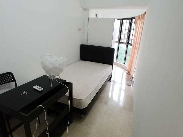 Room for rent Orchard, Singapore - A single room for rent near Somerset MRT